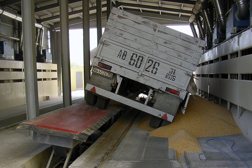 ITC Receiving Pits and Conveying Bulk Materials - AWILA ® | English ...